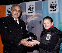 WWF Earth Hour 2010 unites citizens around the world to vote earth on ...
